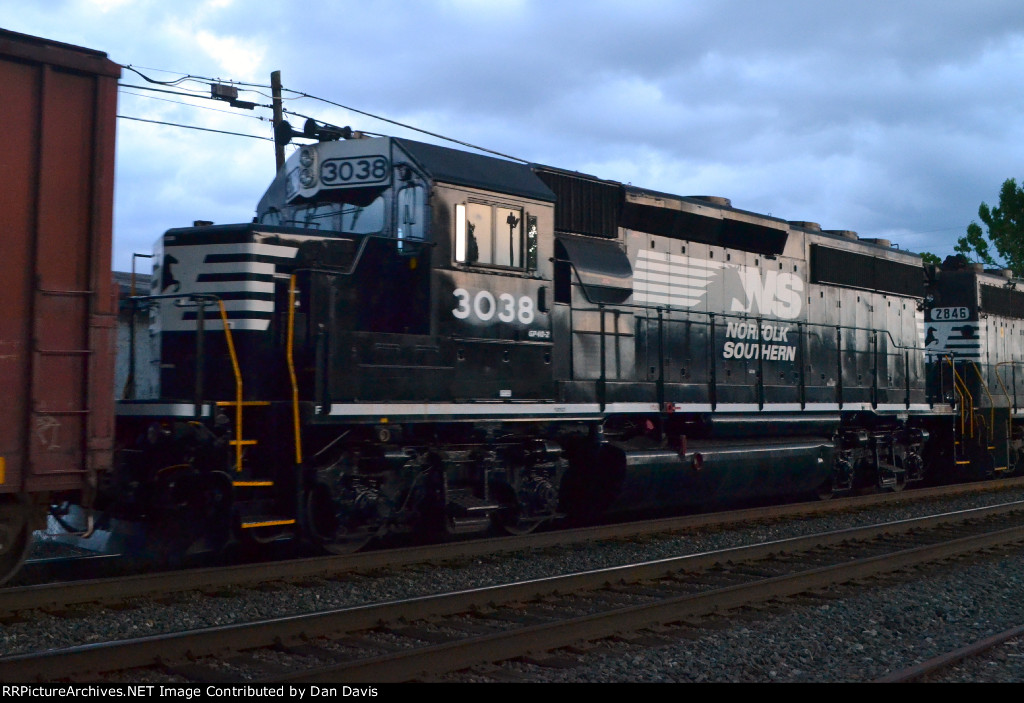 NS GP40-2 3038 fourth out on 33A